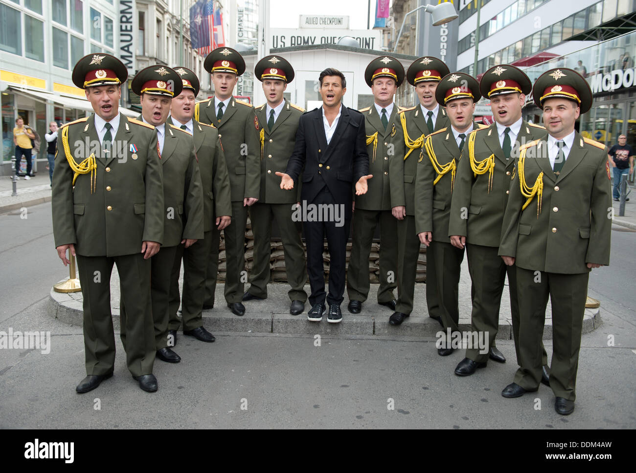 Berlin, Germany. 4th Sep, 2013. French singer Vincent Nicolo (C ...