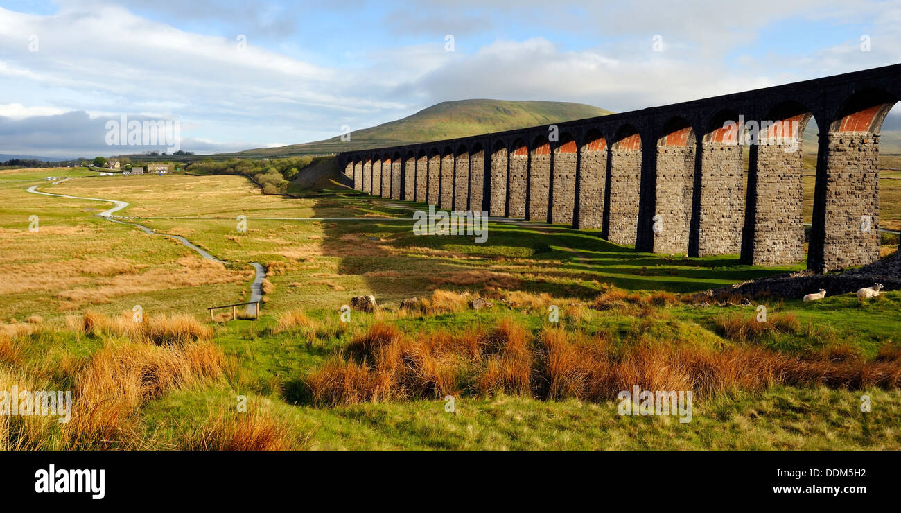 Ingleborough, beyond the famous Ribblehead Viaduct, Upper Ribble valley ...