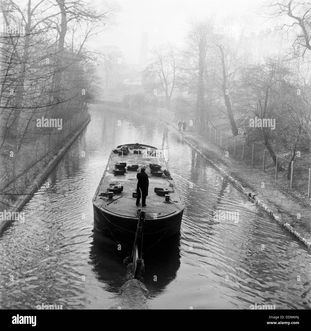 London canal museum with people hi-res stock photography and images - Alamy