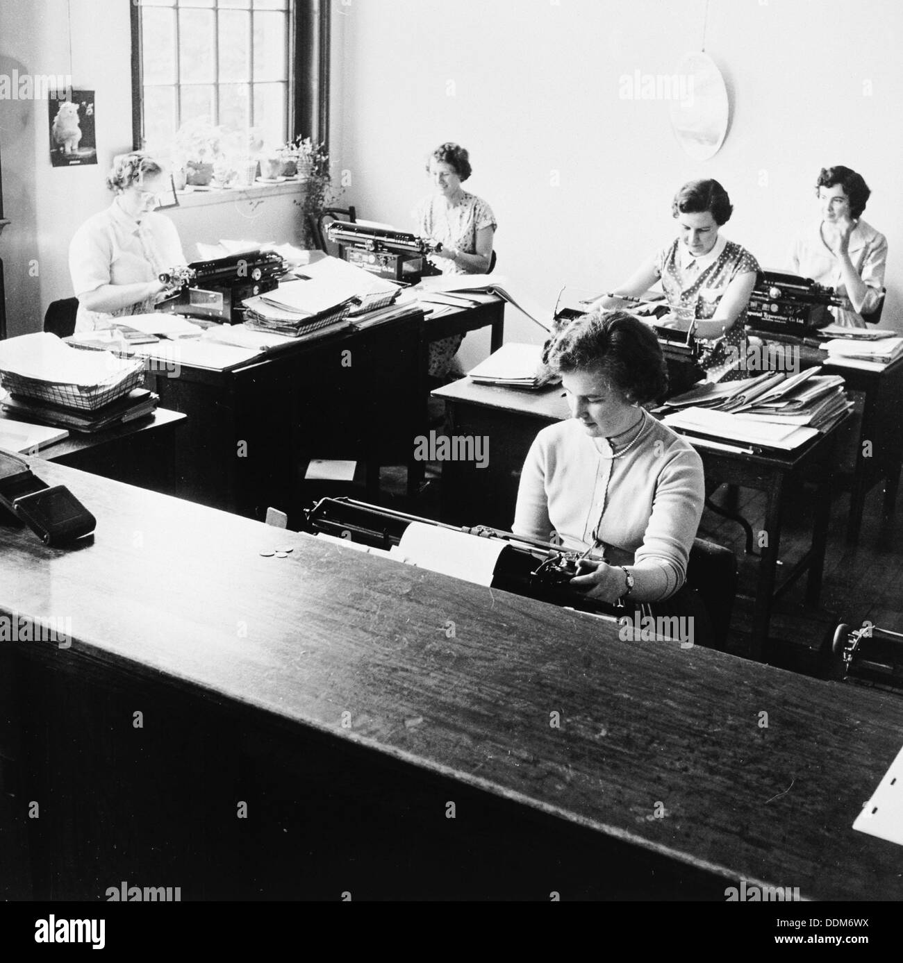 Women Typing 1950s High Resolution Stock Photography and Images - Alamy