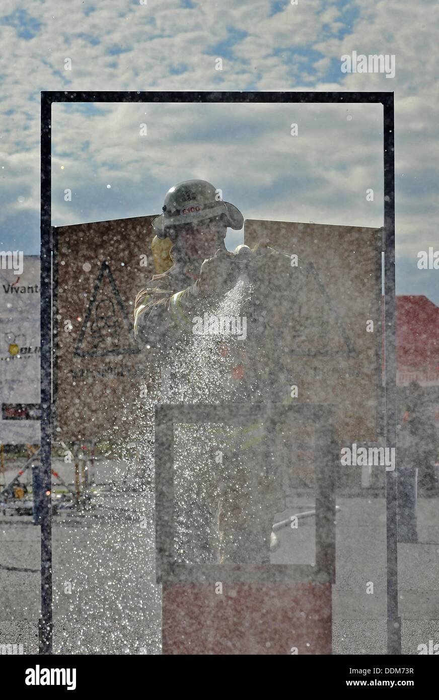 ILLUSTRATION - A fire fighter points a water hose at target during a ...