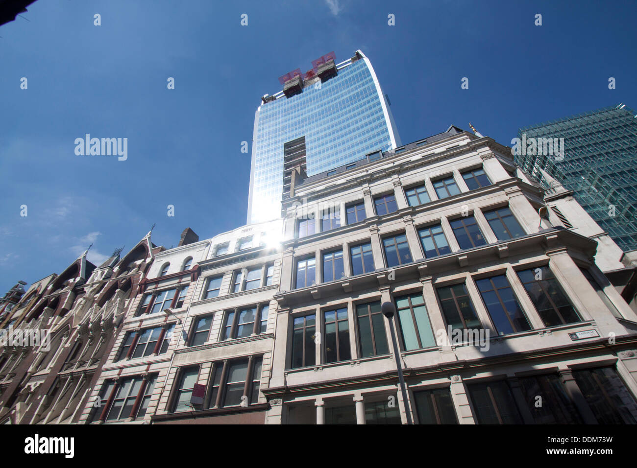 London walkie talkie building glare hi-res stock photography and images ...