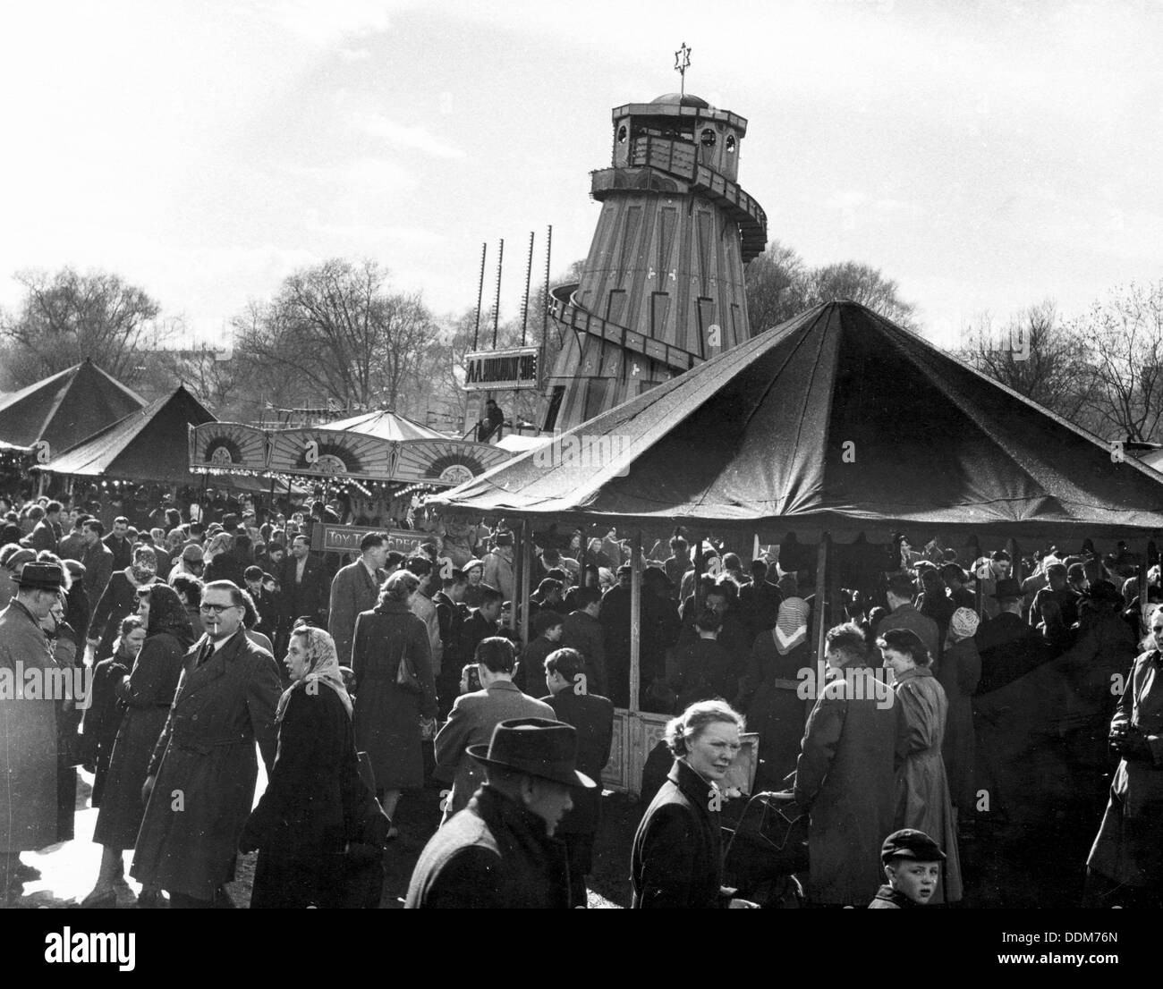 Funfair 1950s hi-res stock photography and images - Alamy