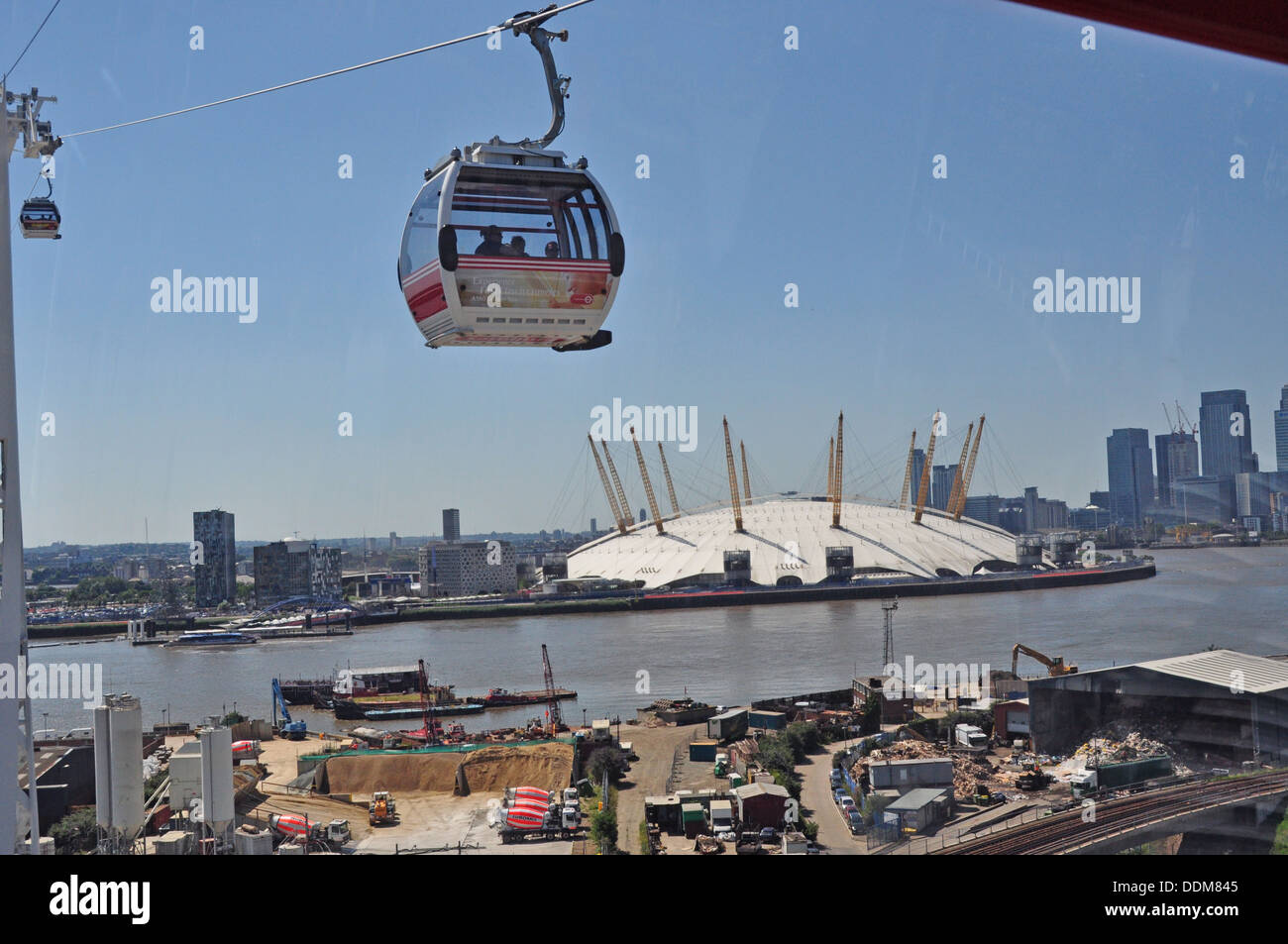 The Emirate Airline London Thames Cable Car Stock Photo - Alamy