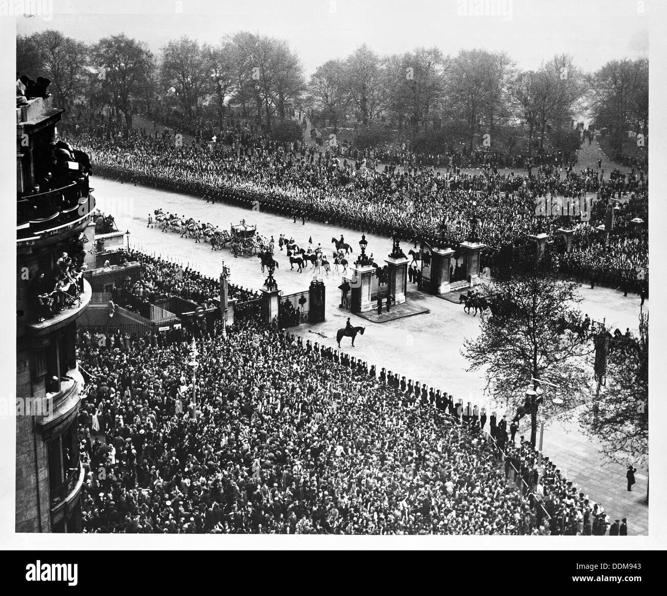 King George VI's Coronation Procession, London, May 12 1937. Artist ...