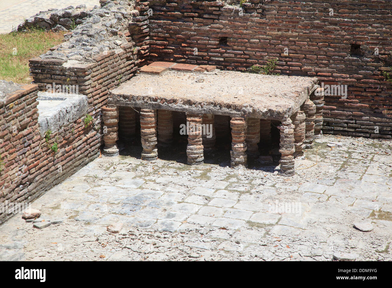 Hypocaust roman hi-res stock photography and images - Alamy