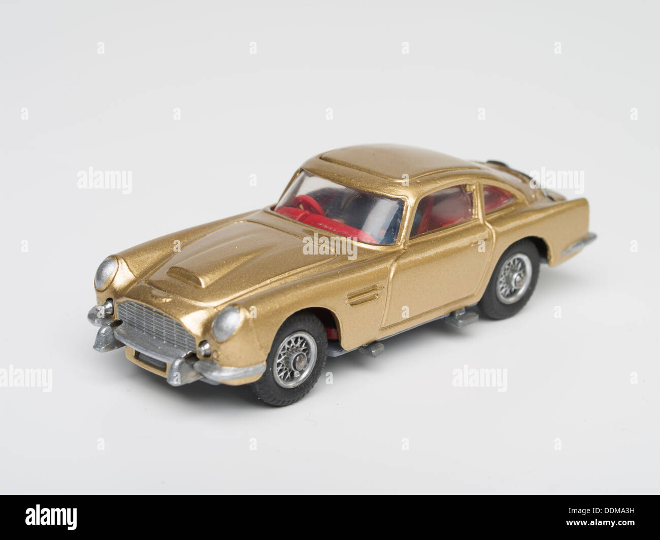 Corgi Toys (261) Die-cast Model of James Bond's Aston Martin DB5 in ...