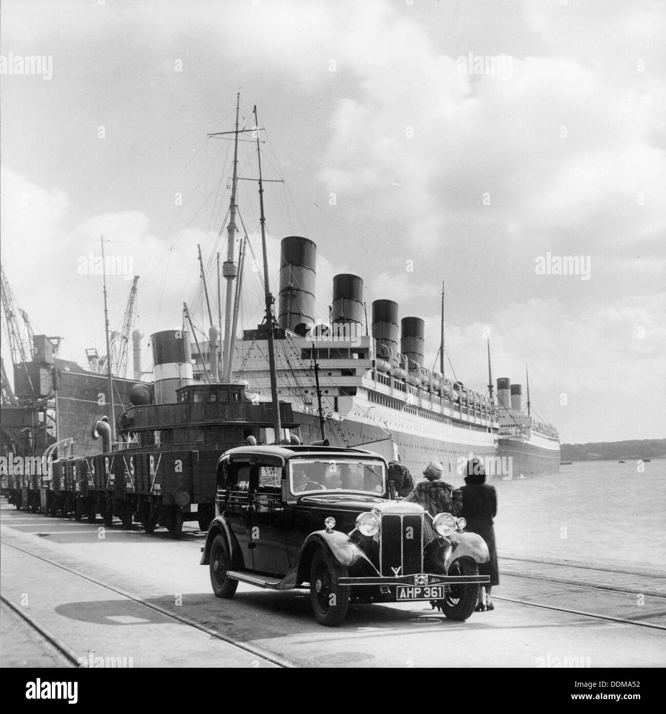 Daimler motor Black and White Stock Photos & Images - Alamy