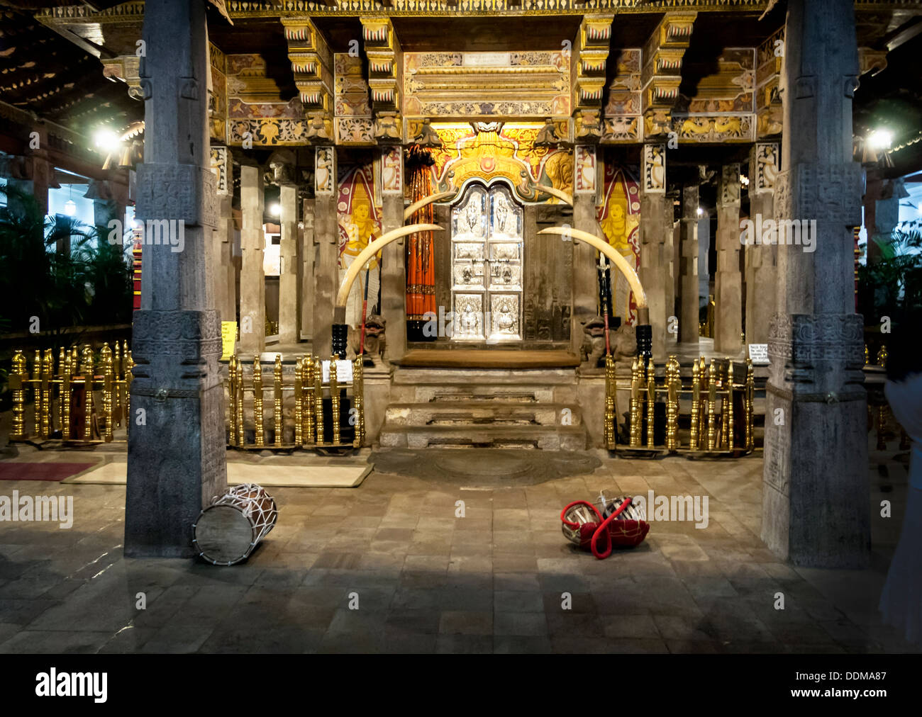 Buddha tooth relic sri lanka hi-res stock photography and images - Alamy