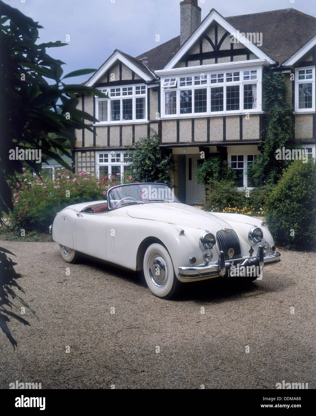 Jaguar radiator cap hi-res stock photography and images - Alamy