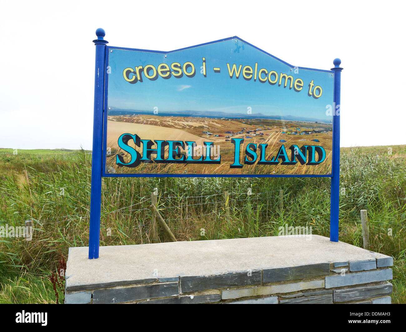 Welcome to Shell Island camping sign North Wales UK Stock Photo - Alamy