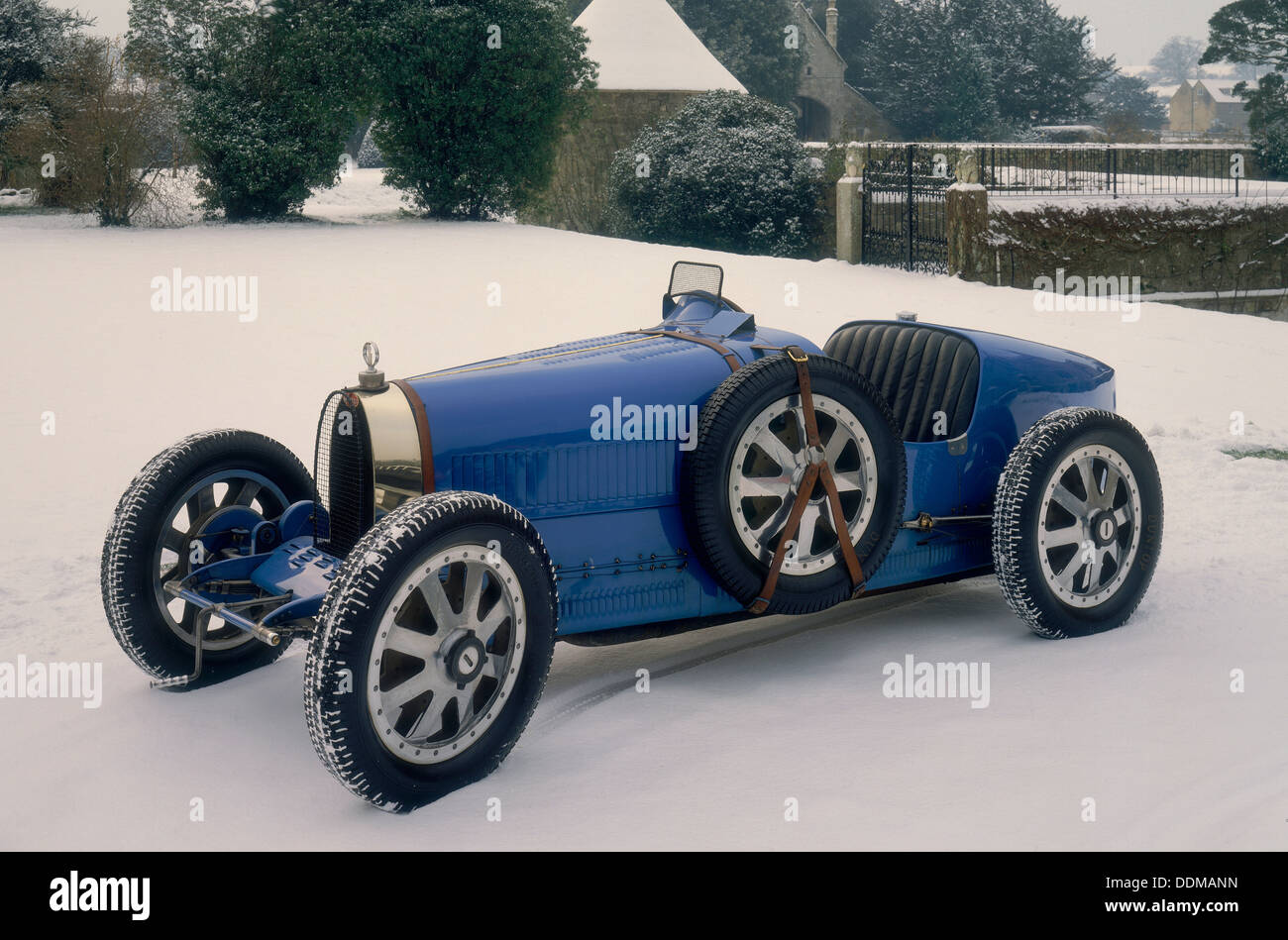Blue racing bugatti cars type hi-res stock photography and images - Alamy
