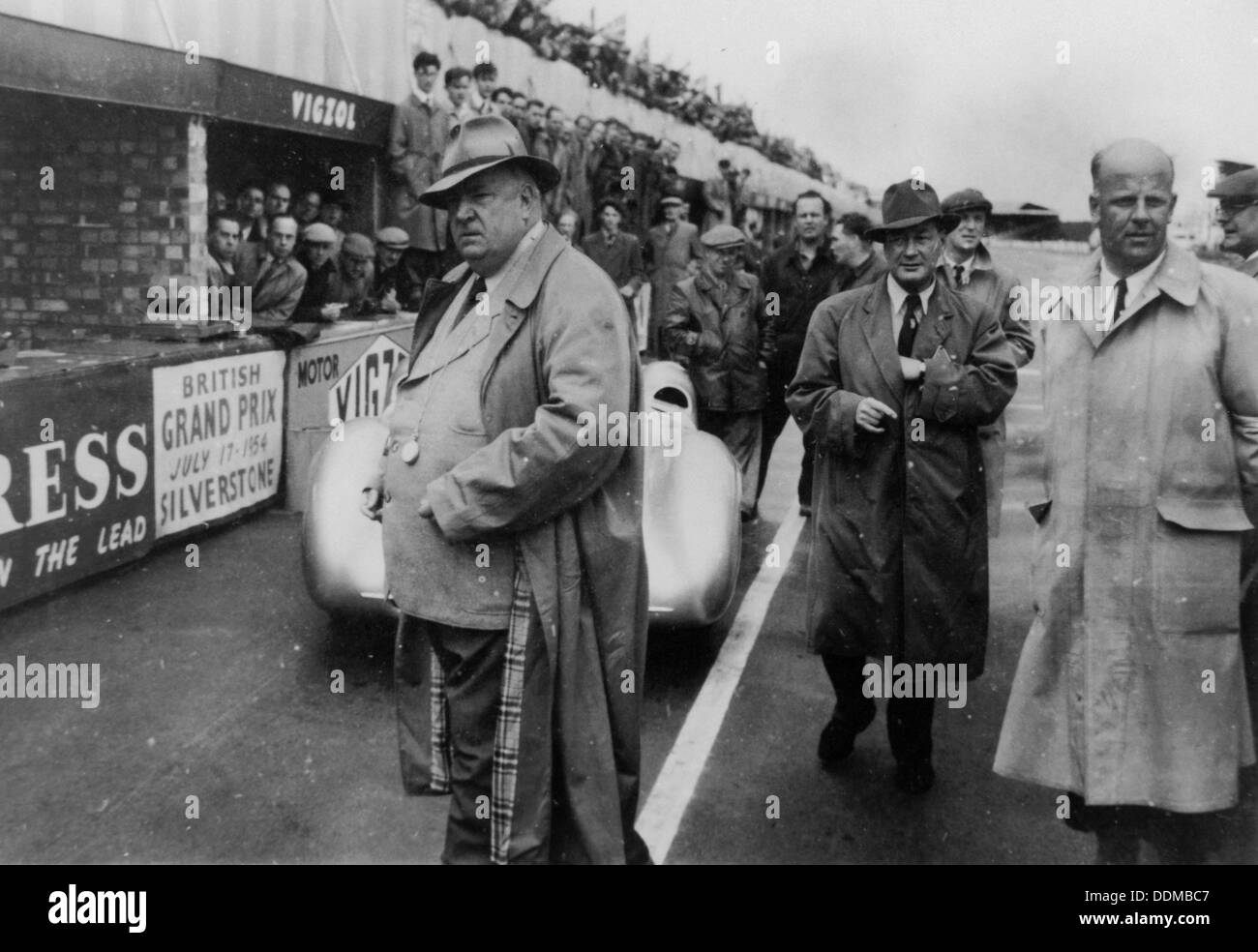 Mercedes benz german automobile Black and White Stock Photos & Images ...