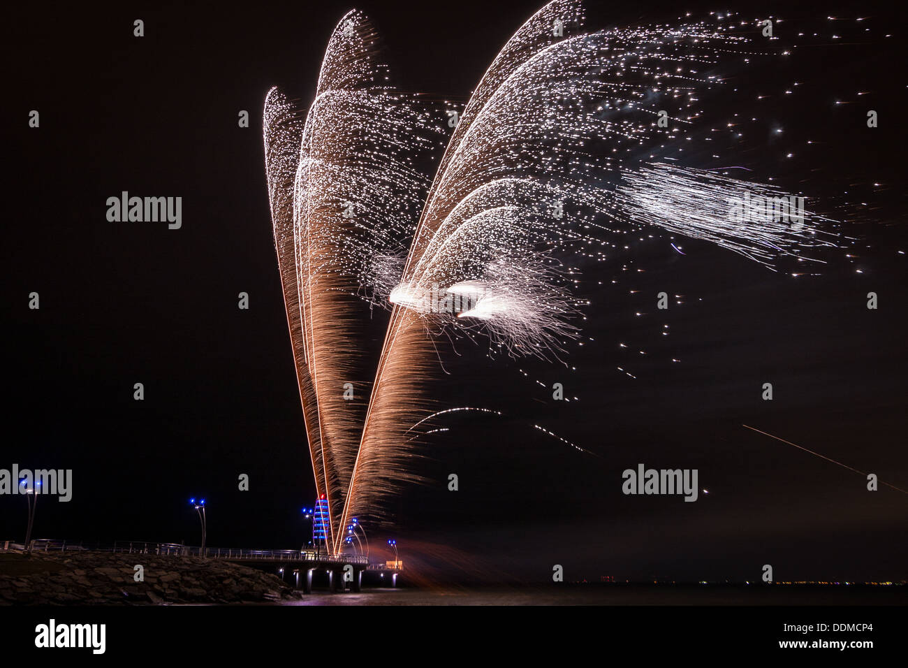 Fountain crackers hi-res stock photography and images - Alamy