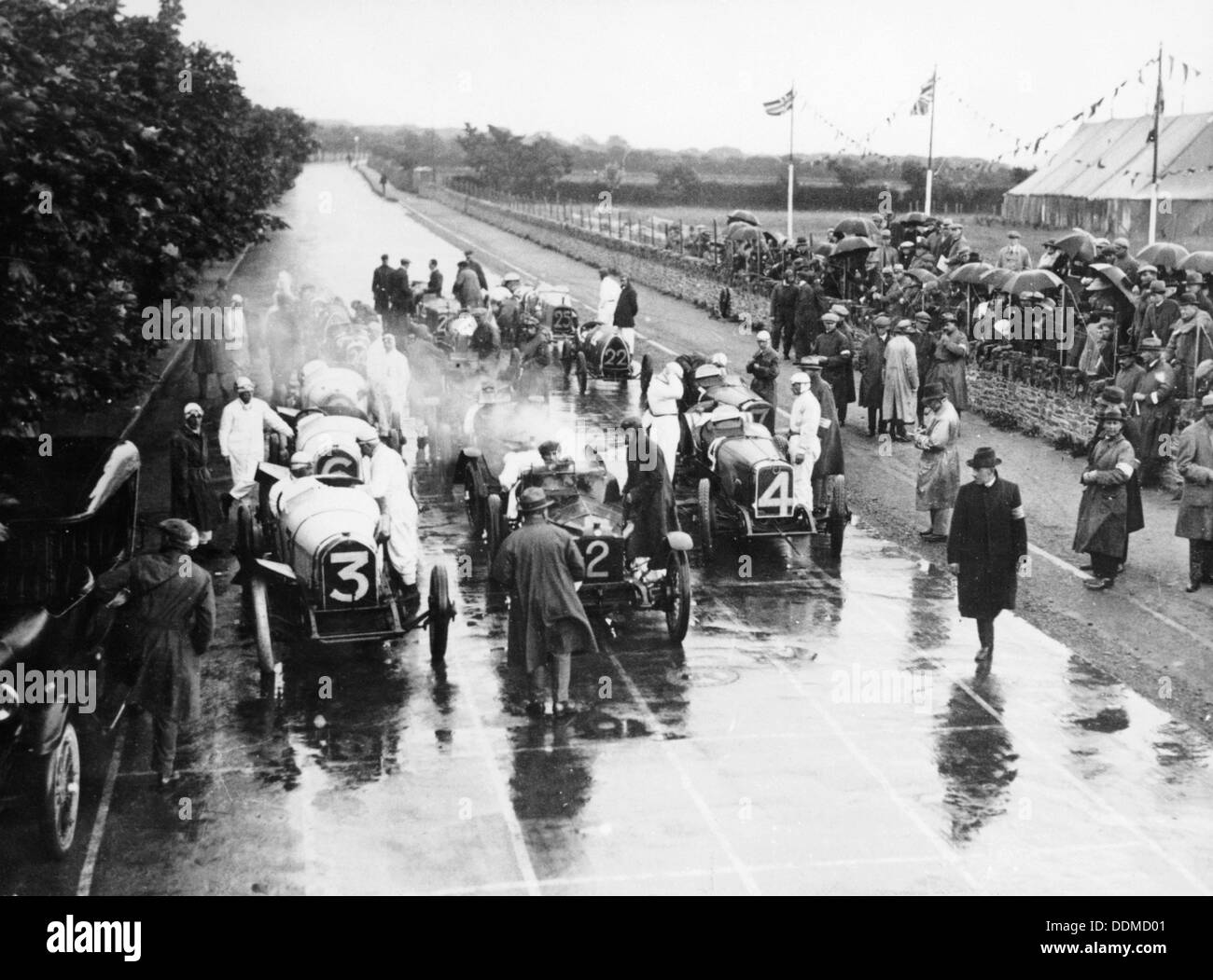 Car race start line hi-res stock photography and images - Alamy
