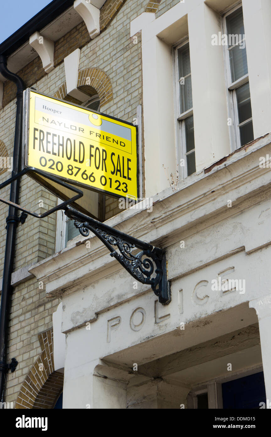 Penge sign hi-res stock photography and images - Alamy