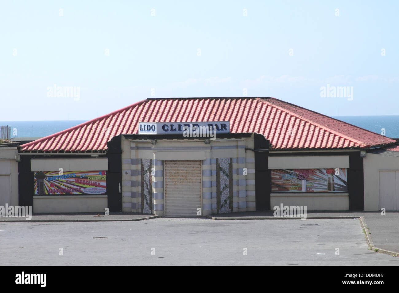 Lido cliff bar cliftonville margate hi-res stock photography and images ...