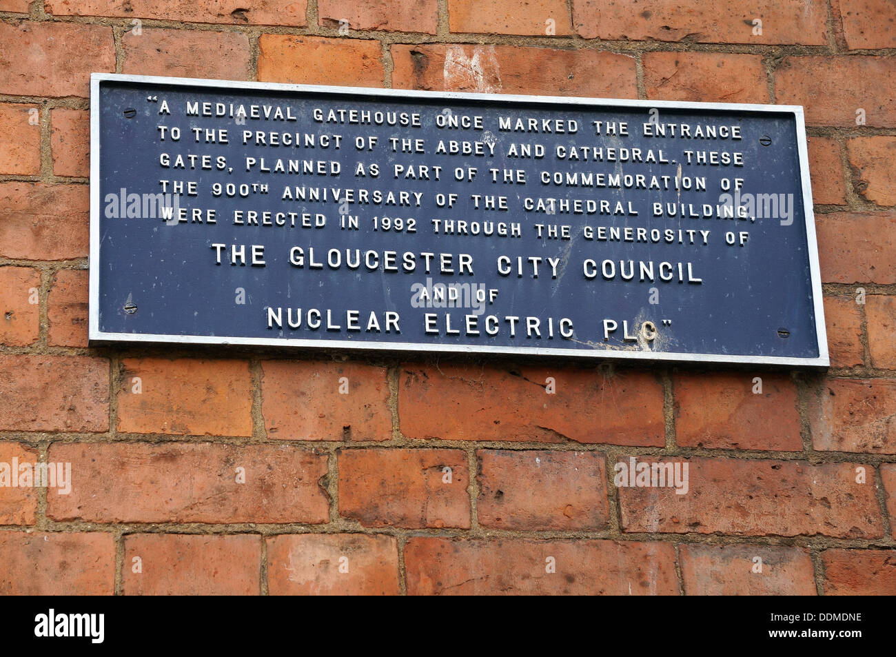 Old gloucester street road sign hi-res stock photography and images - Alamy