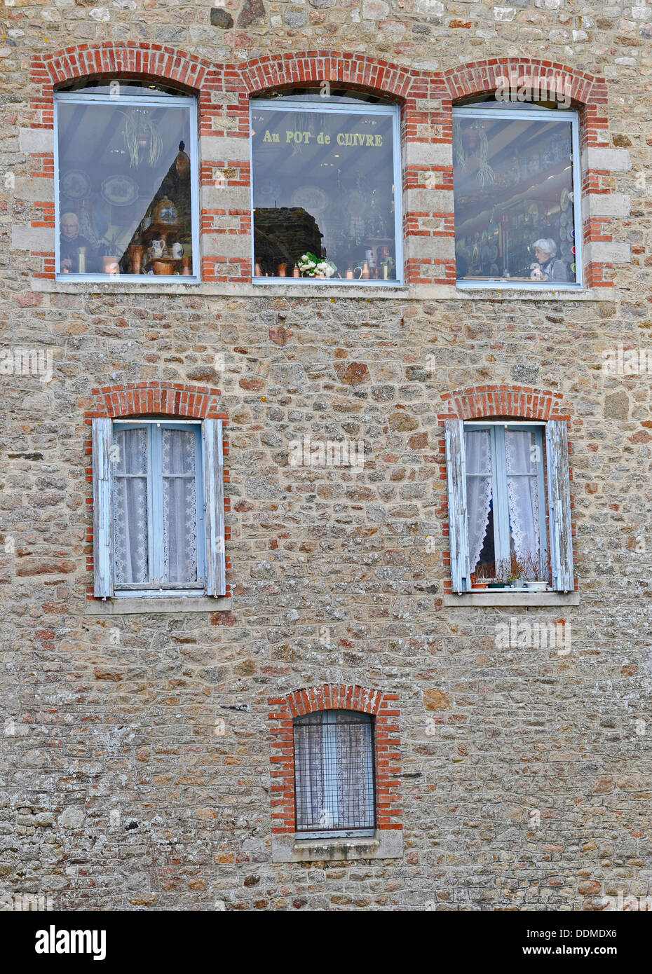 Built the windows hi-res stock photography and images - Alamy