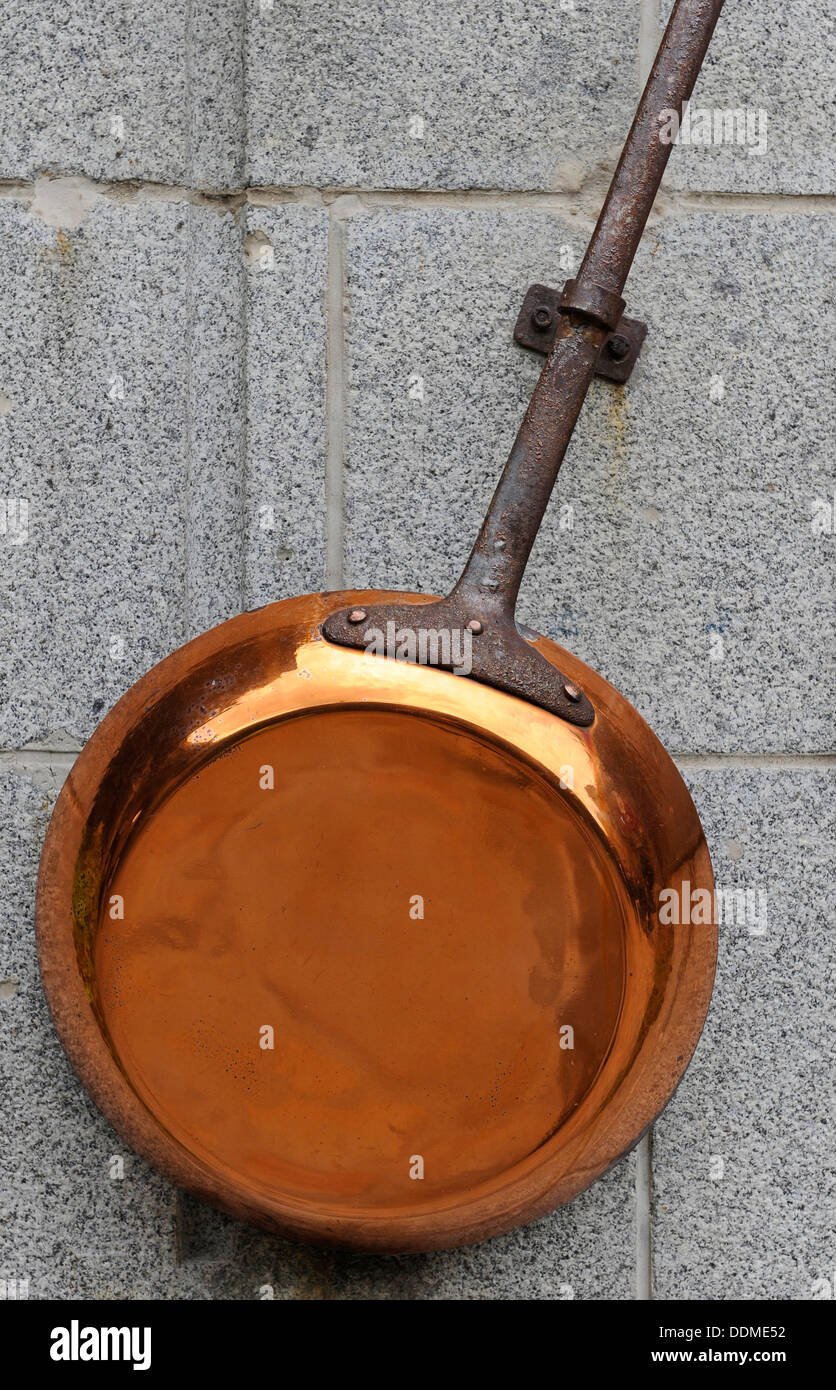 Copper Pan Display High Resolution Stock Photography and Images - Alamy
