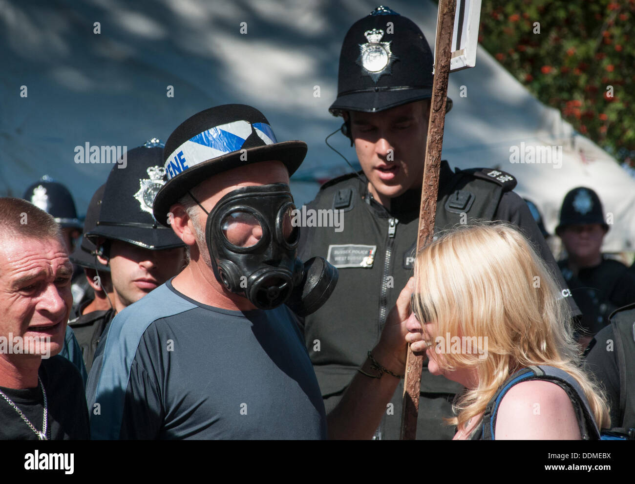 Police gas mask hi-res stock photography and images - Alamy