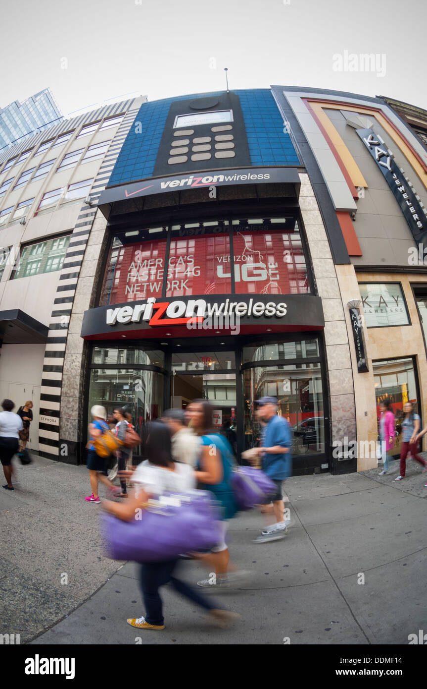 Communications verizon wireless hi-res stock photography and images - Alamy