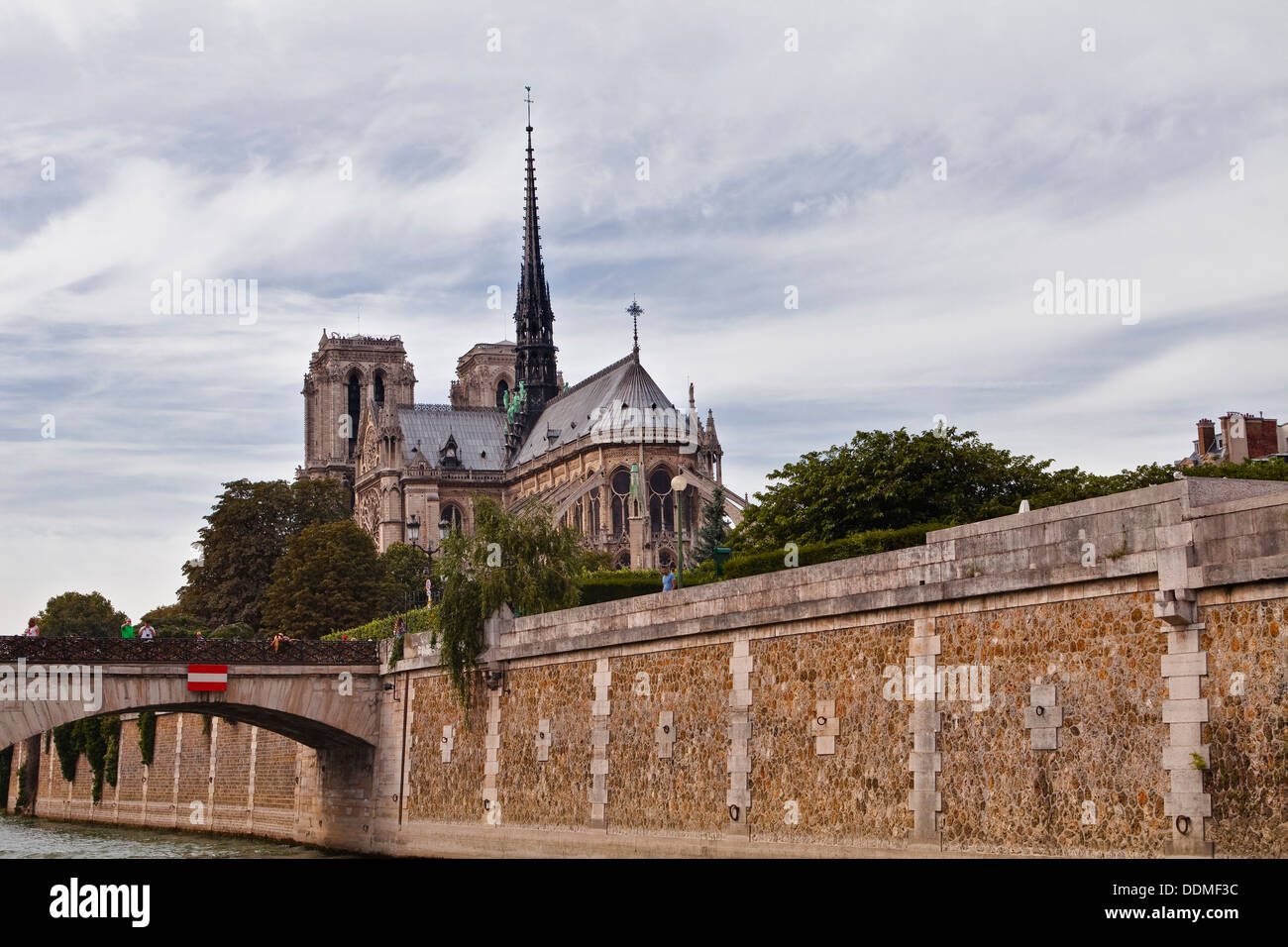 Side view notre dame cathedral paris hi-res stock photography and ...