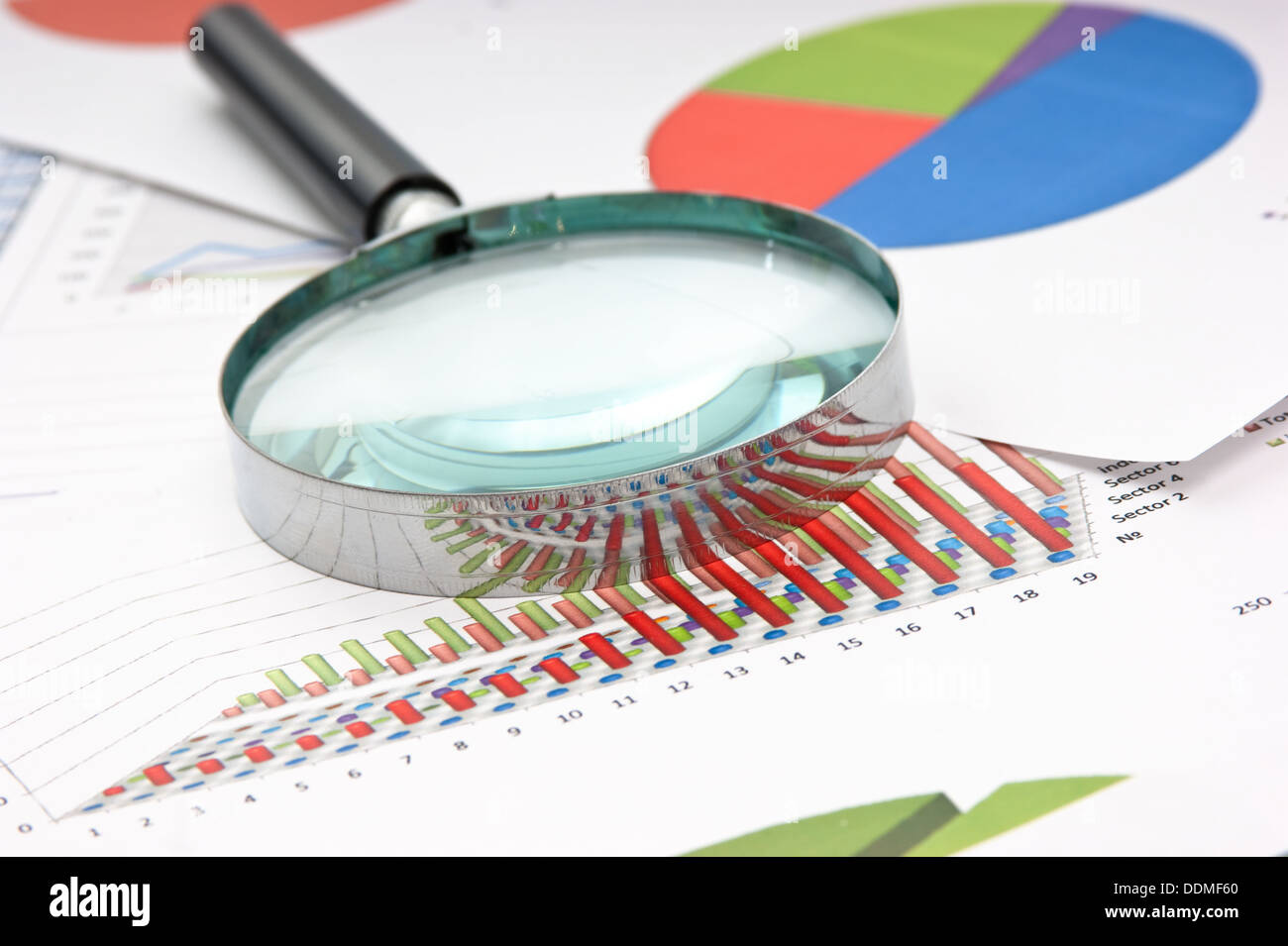 Magnifying glass cell hi-res stock photography and images - Alamy