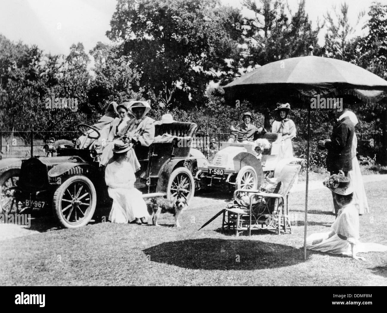 1900s women driving hi-res stock photography and images - Alamy