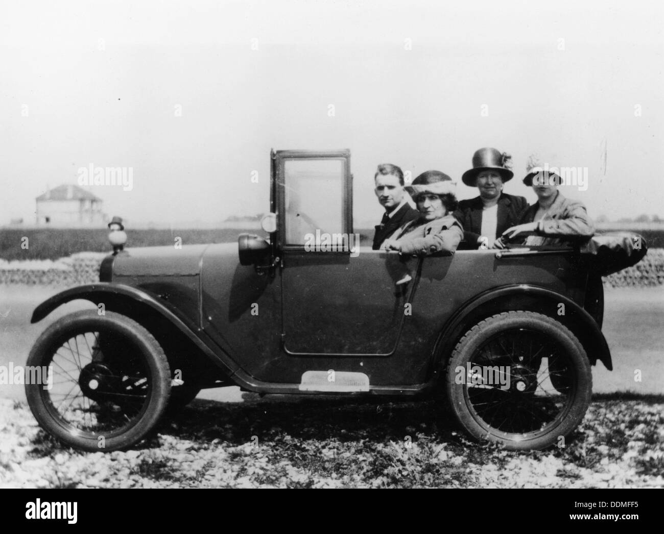 Female driver 1920s hi-res stock photography and images - Alamy