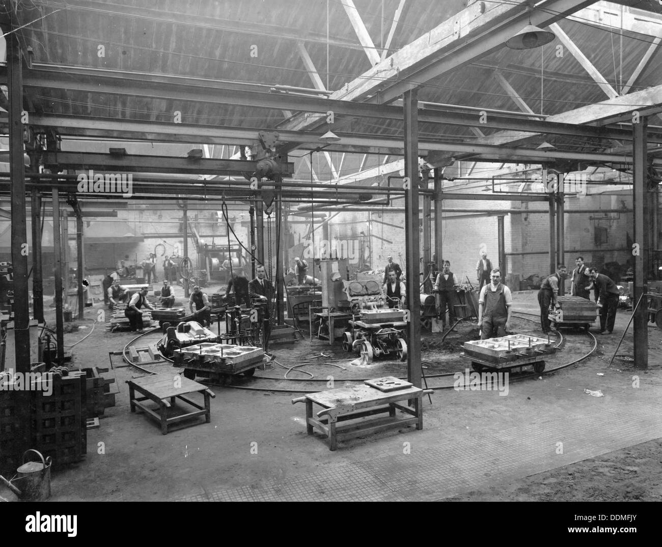Rail workers 1920s hi-res stock photography and images - Alamy