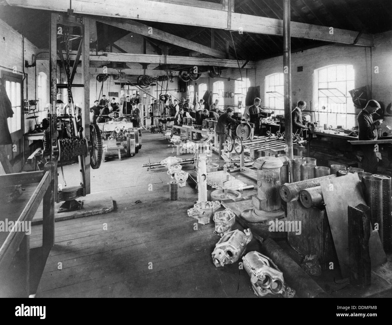 London factory 1900s hi-res stock photography and images - Alamy