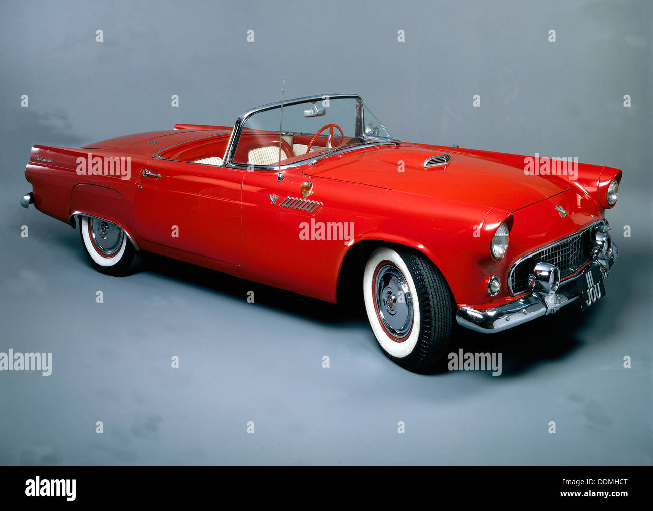 Ford Thunderbird 1950s Stock Photos & Ford Thunderbird 1950s Stock ...