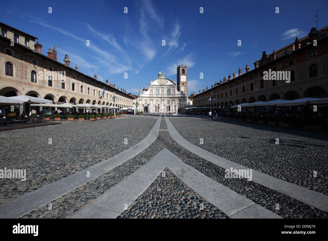 Piazza Ducale with the Cathedral facade, Vigevano, Lombardy, Italy ...