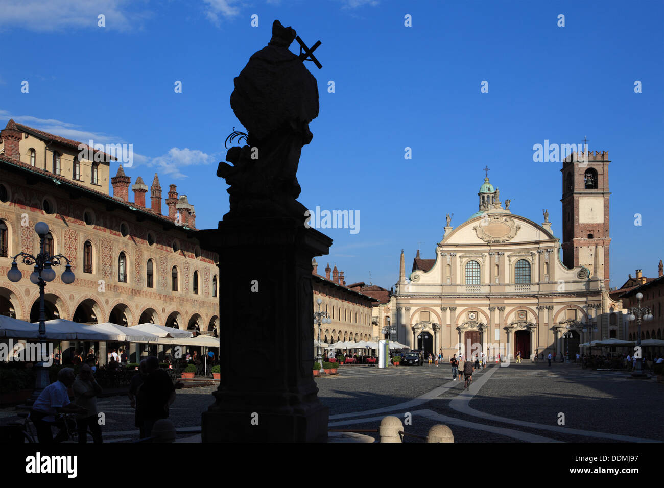 Piazza Ducale with the Cathedral facade, Vigevano, Lombardy, Italy ...