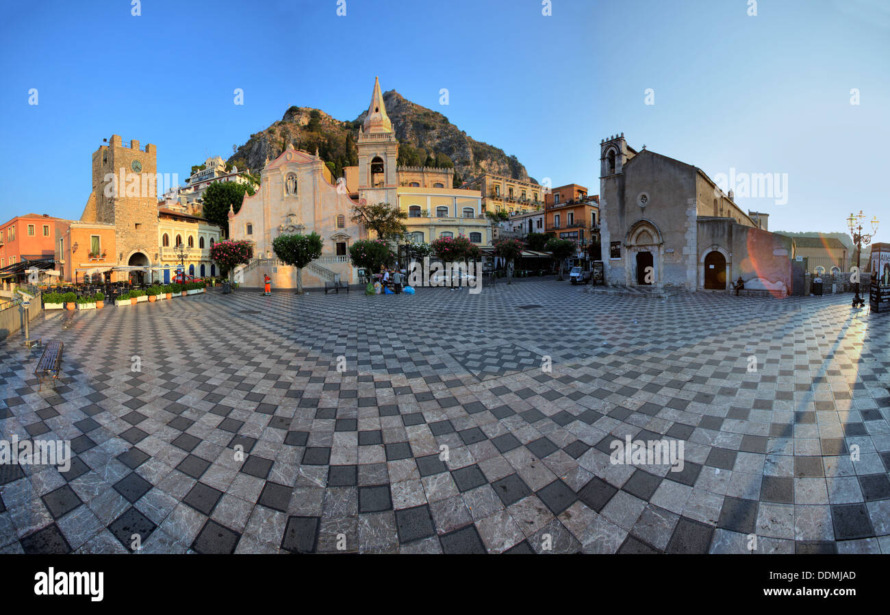 Piazza IX Aprile, Taormina, Sicily, Italy Stock Photo - Alamy
