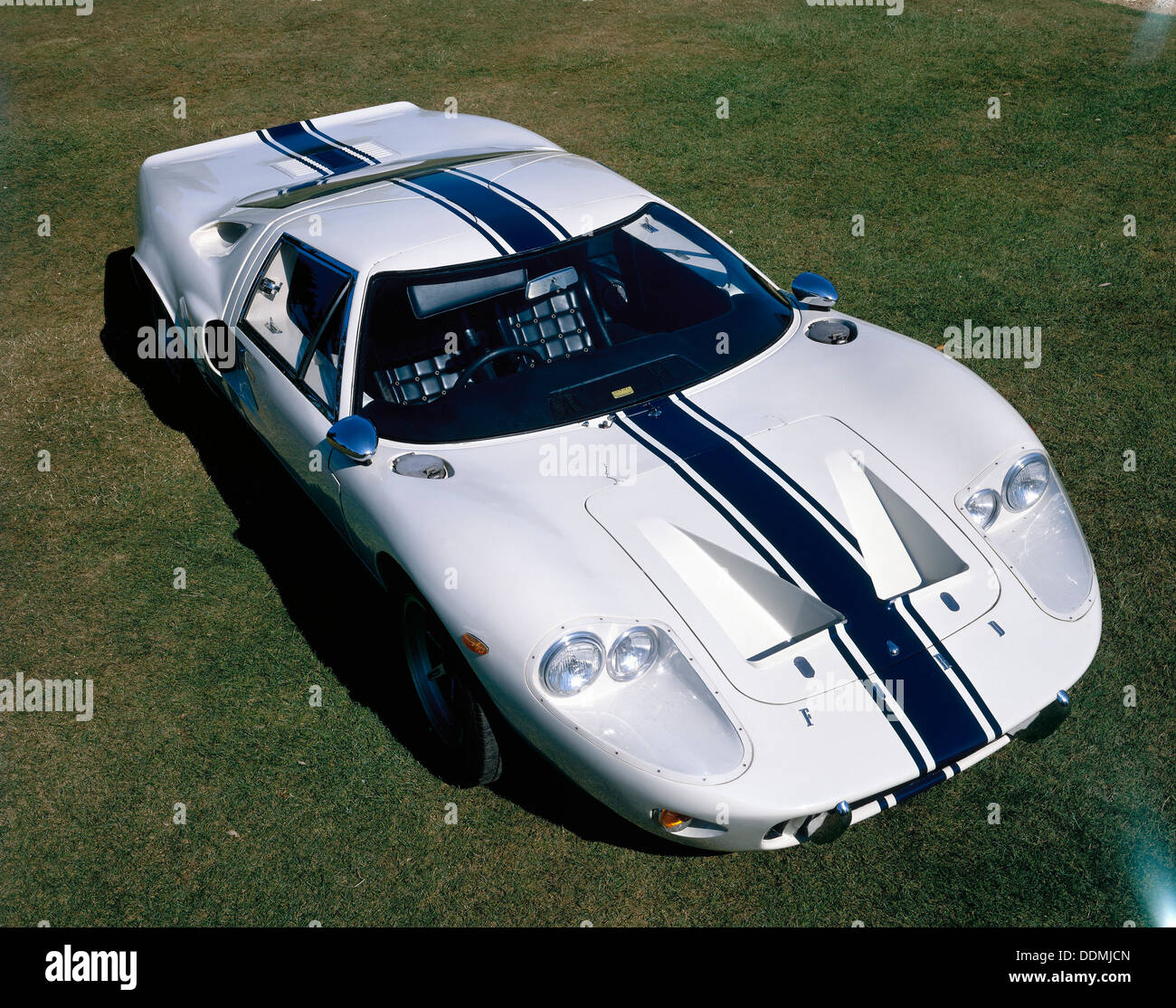 Ford gt40 gt le mans hi-res stock photography and images - Alamy