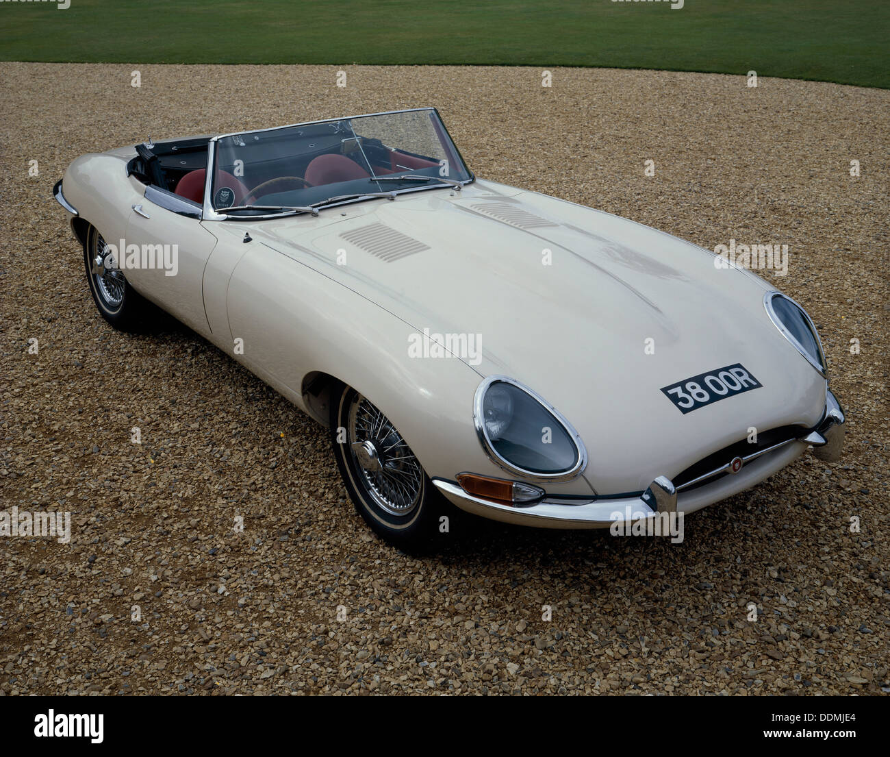 White e type jaguar hi-res stock photography and images - Alamy