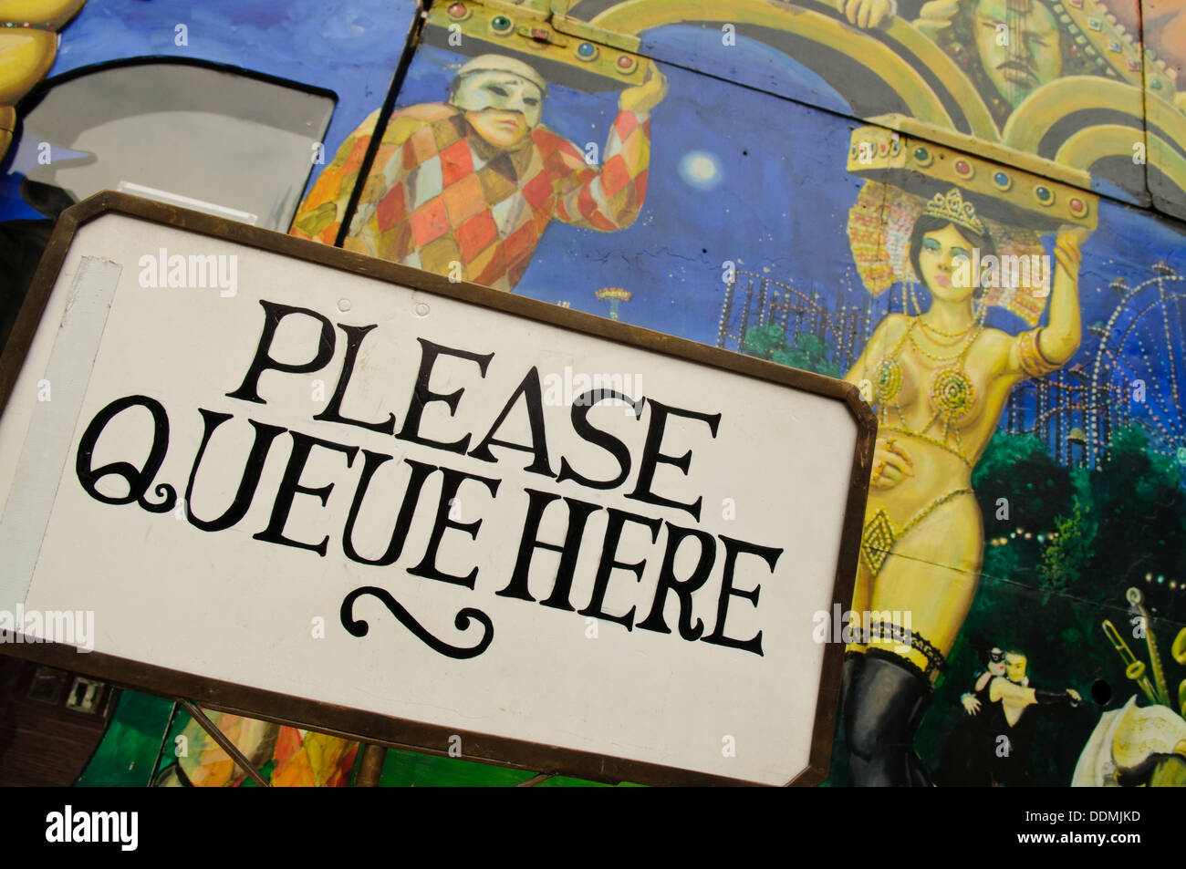 Queue sign hi-res stock photography and images - Alamy