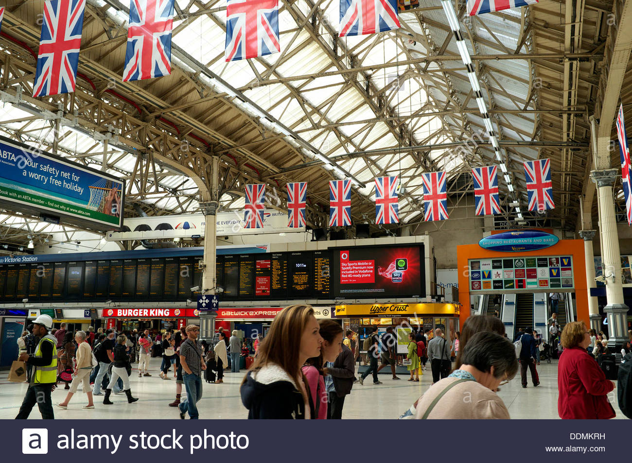 Victoria Station Concourse Stock Photos & Victoria Station Concourse ...