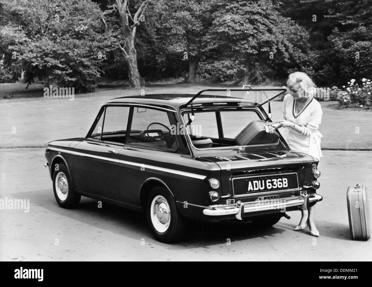 Female singer 1960s hi-res stock photography and images - Alamy