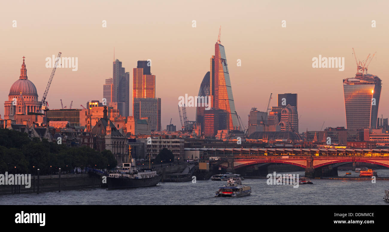 City skyline view of london hi-res stock photography and images - Alamy