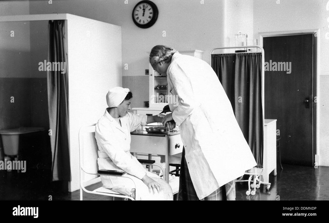 Surgery 1950s hi-res stock photography and images - Alamy