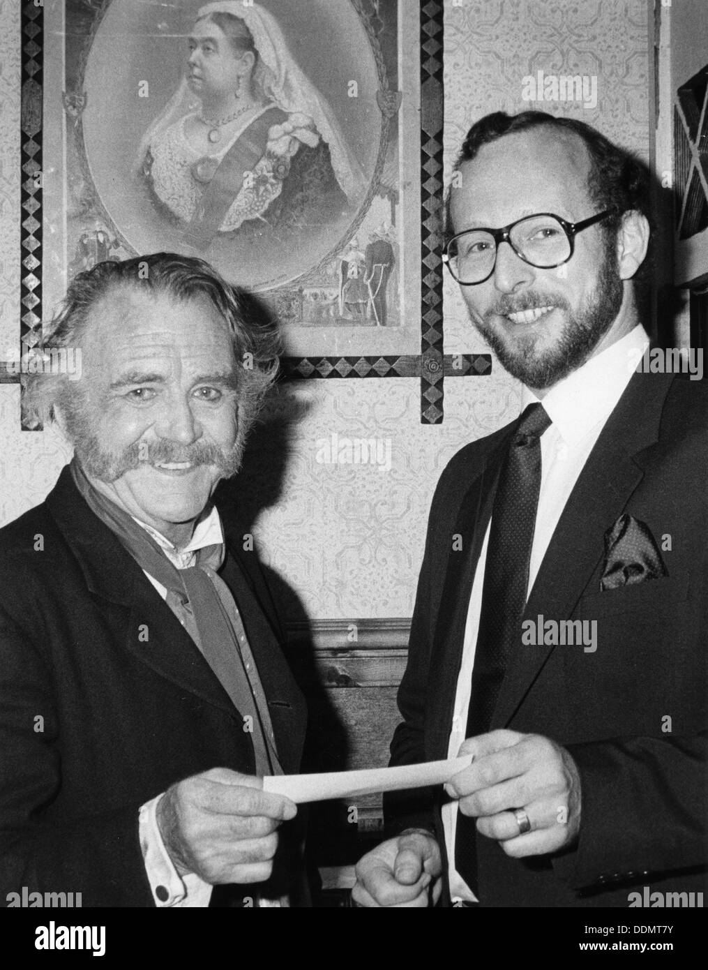 John Mills Stock Photos & John Mills Stock Images - Alamy