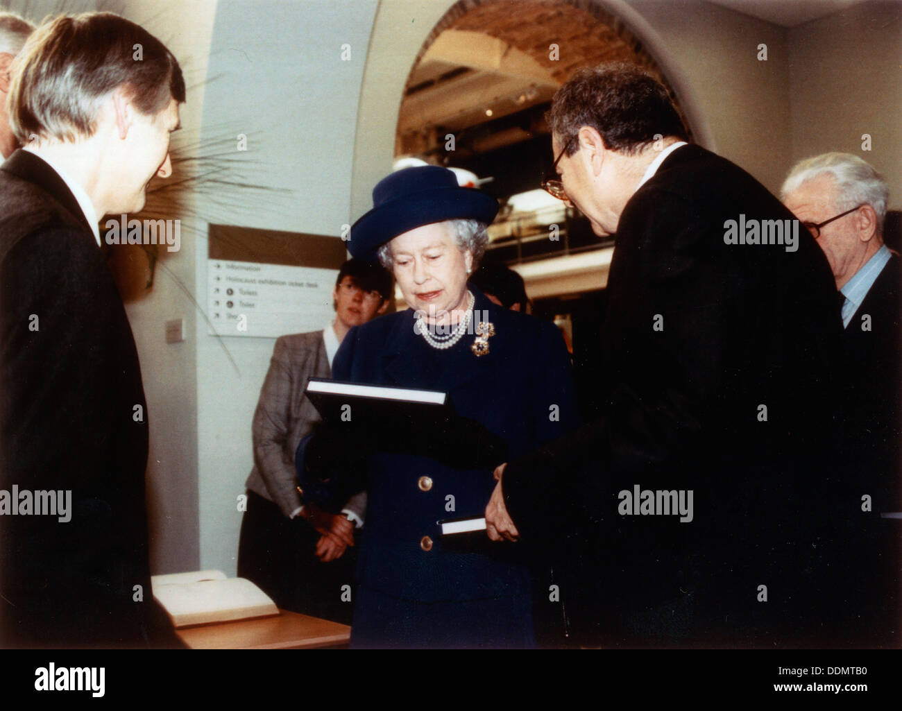 Queen Elizabeth II, 2000. Artist: Unknown Stock Photo - Alamy