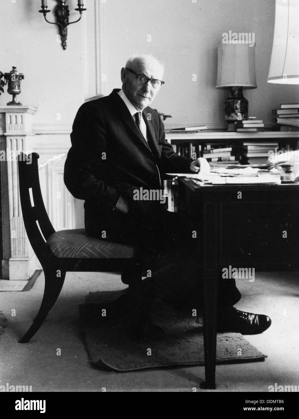 Isaac bashevis singer hi-res stock photography and images - Alamy