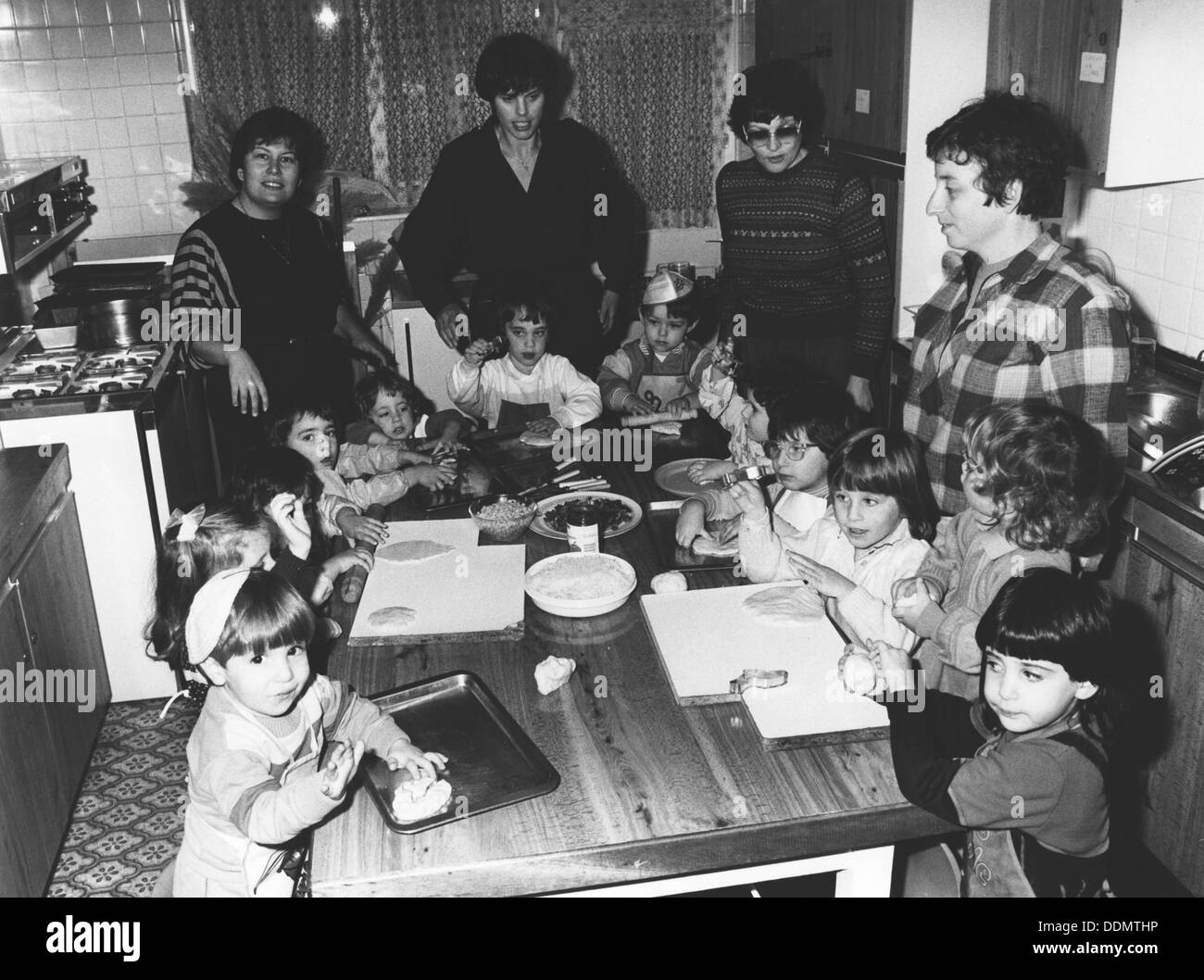 Teacher Janet Lawson demonstrates kichal baking, Gan Yeladim Synagogue ...