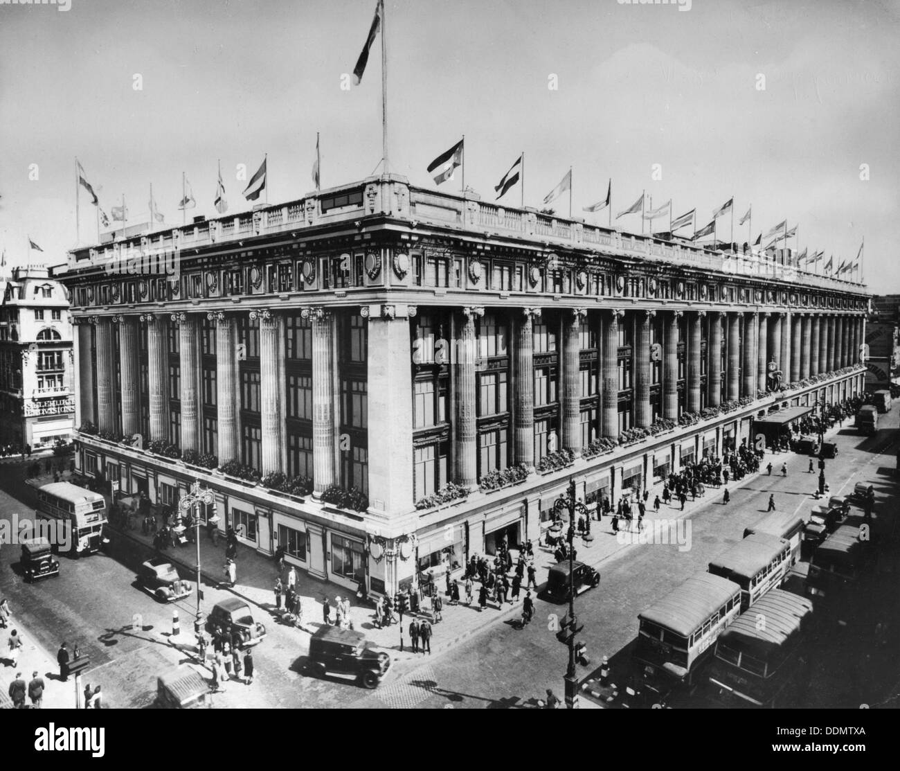 London selfridges 1950s hi-res stock photography and images - Alamy