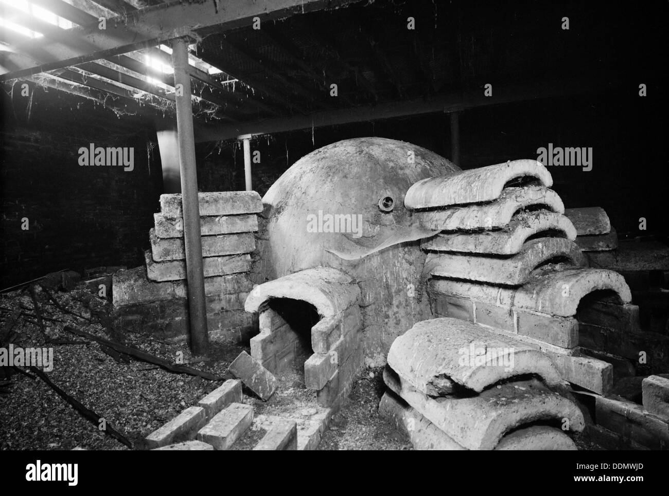 Hot air distribution chamber hi-res stock photography and images - Alamy