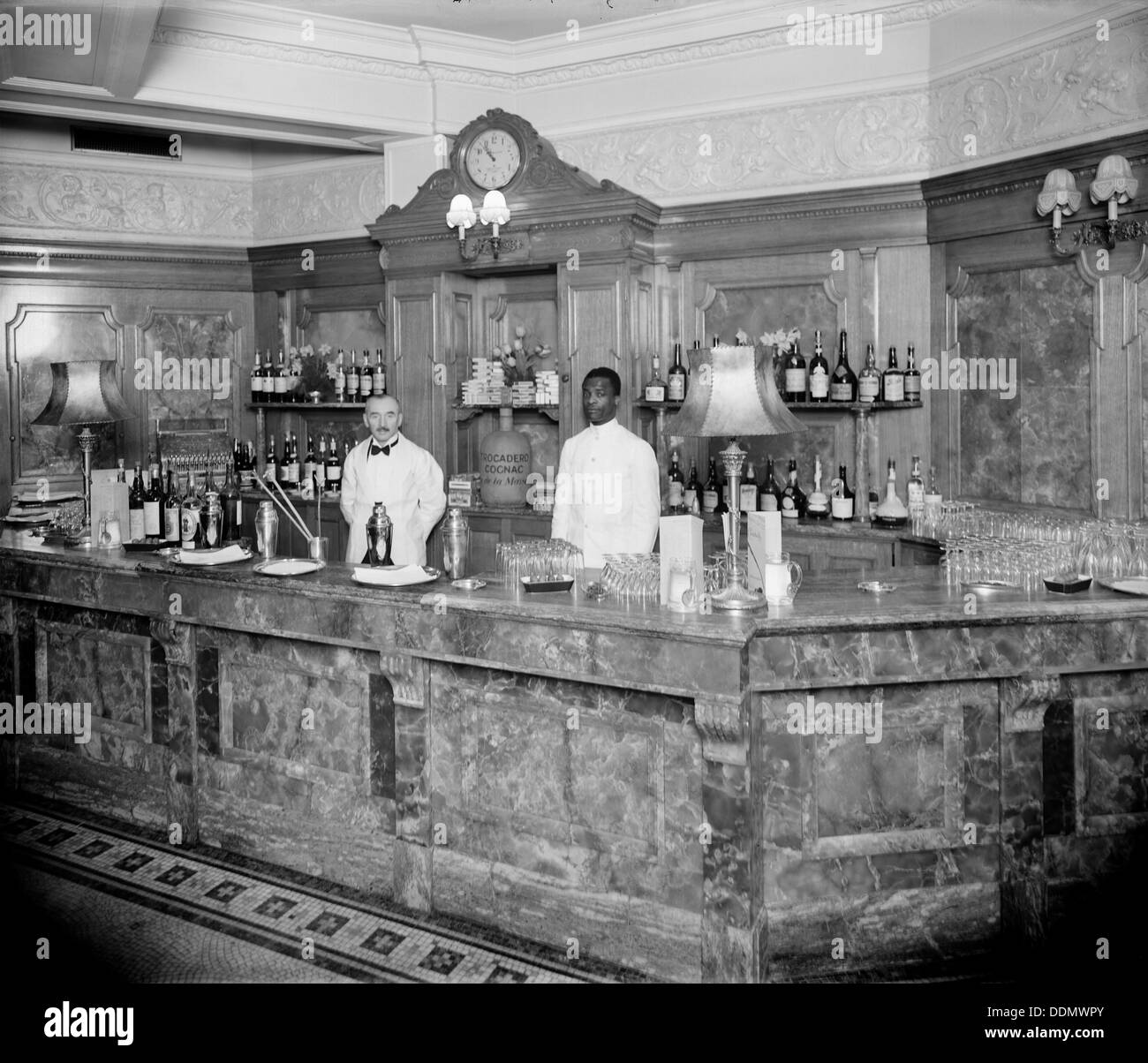 1950s restaurant black and white hi-res stock photography and images ...